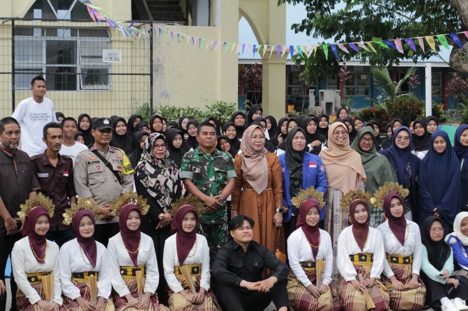 English Camp SMAN 1 Pinrang 2025: Menapaki Jalur Baru Membuka Pintu ...